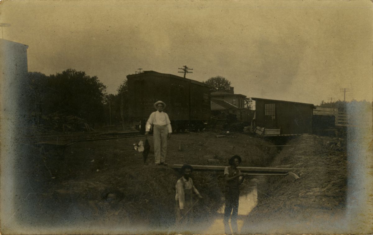 Florida Memory • Workers digging a ditch.
