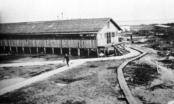 Florida Memory • Building at a Florida East Coast Railway's overseas ...