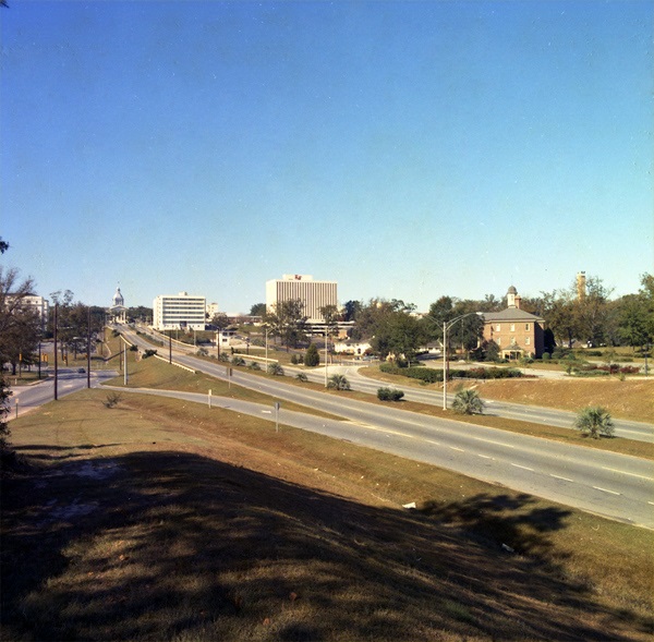 Florida Memory • Apalachee Parkway leading to the Capitol in Tallahassee.
