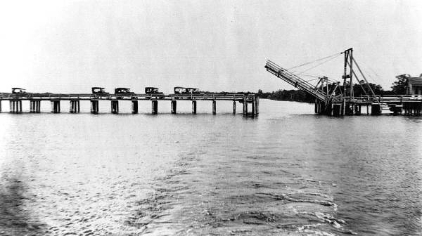 Florida Memory • Bridge connecting Crescent Beach and Fort Myers..