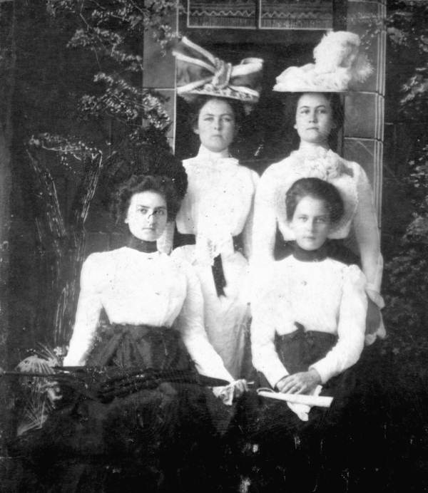 Florida Memory • Women of the Munroe family.