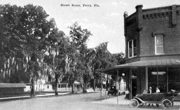 Florida Memory • Street scene - Perry, Florida