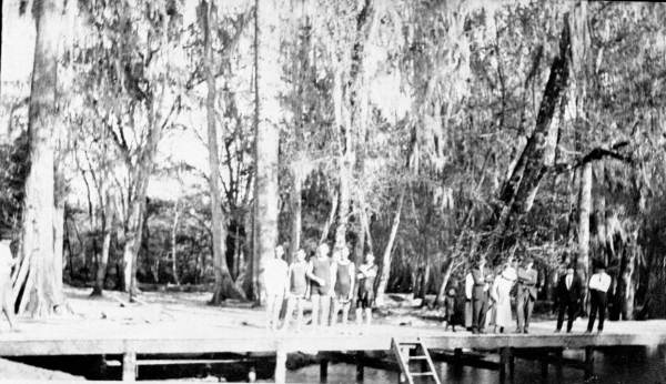 Florida Memory • Bathers and visitors at Kissengen Springs