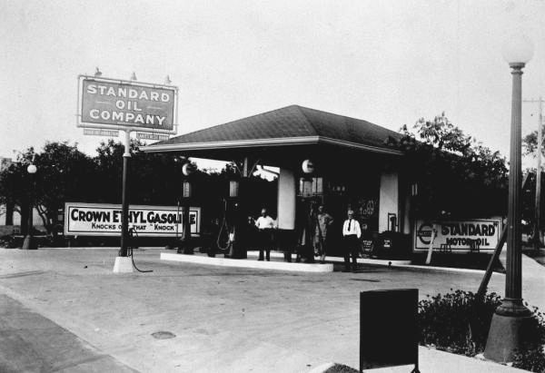 Florida Memory • Standard Oil station