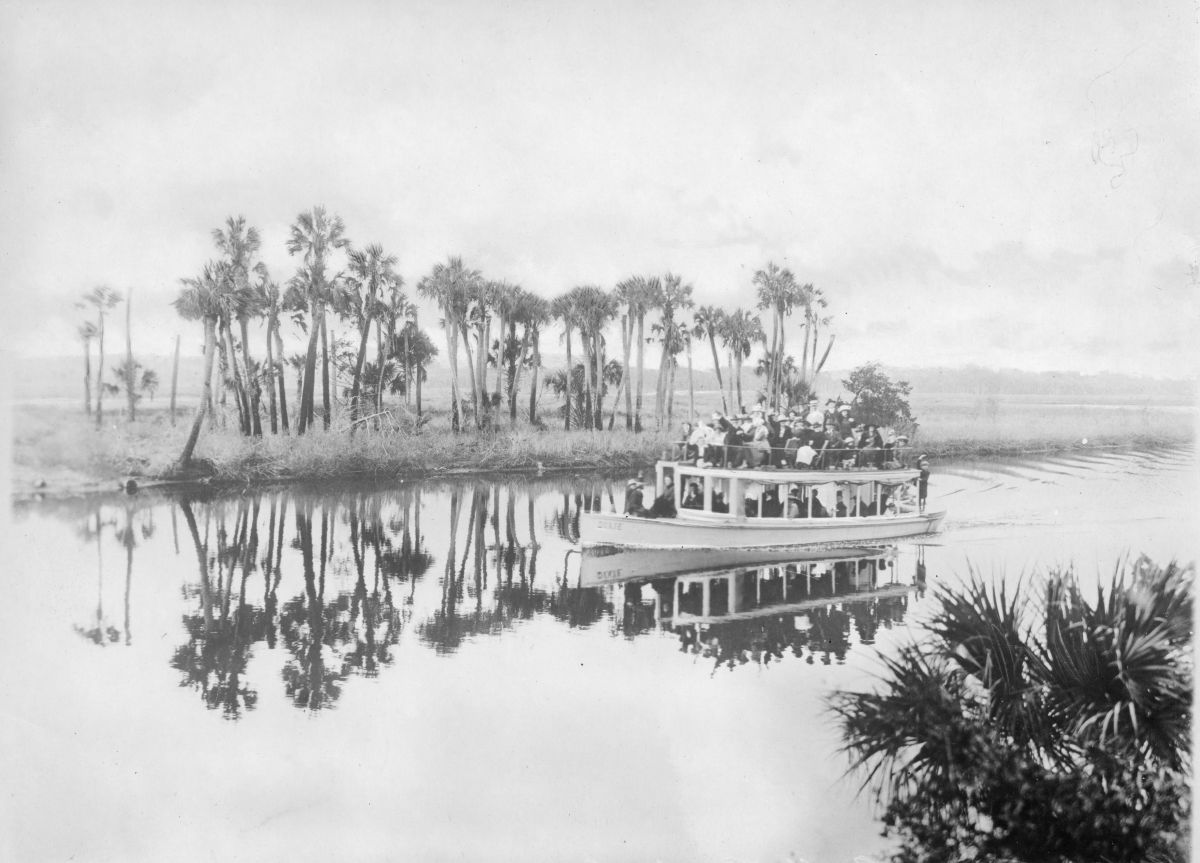 Florida Memory • River boat on the Halifax River.