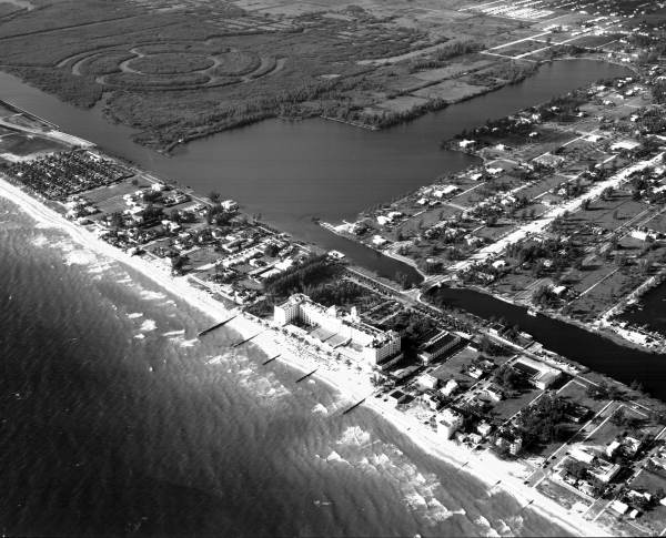 Florida Memory • Aerial view showing the Hollywood Beach Hotel ...