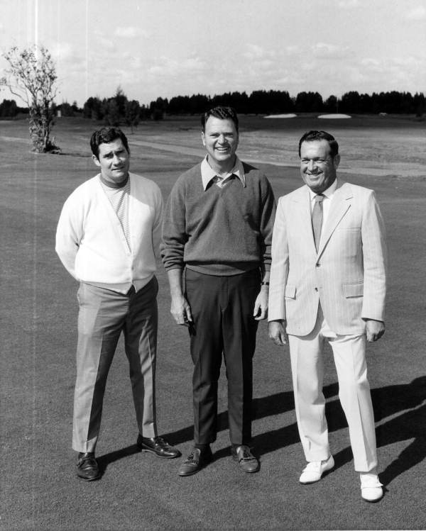 Florida Memory • Larry Hurst, Lago Mar Country Club pro in center ...