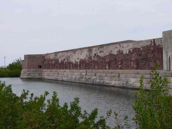 Florida Memory • View of Fort Zachary Taylor's moat and exterior wall ...
