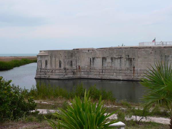 Florida Memory • View of Fort Zachary Taylor's moat and exterior wall ...