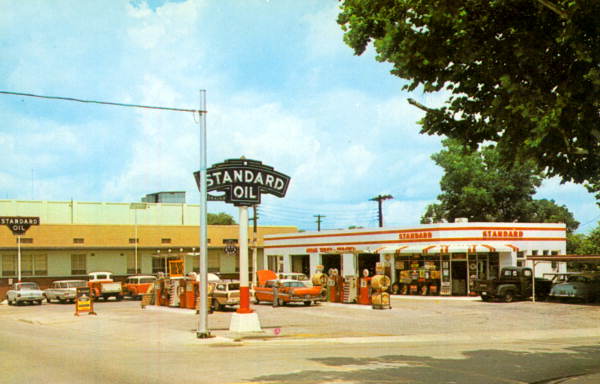 Florida Memory • View showing the Standard Oil Co. gas station on ...