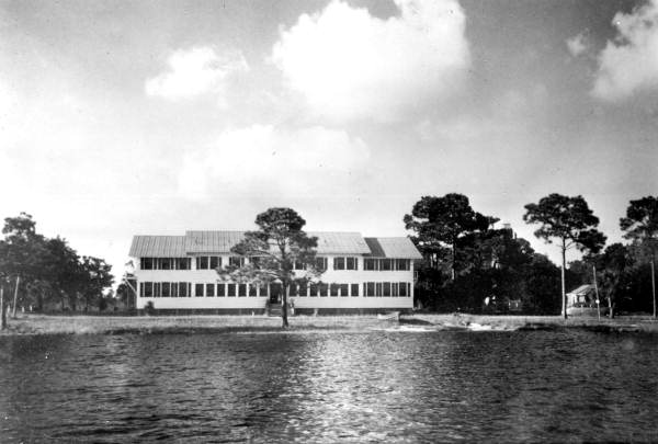Florida Memory • Tallahassee Yacht Club on the Ochlocknee River shore ...