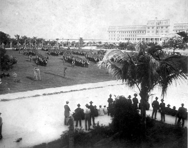 Florida Memory • Soldiers lined up at the Royal Palm Hotel during the ...