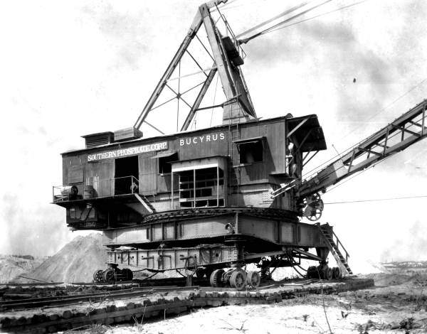 Florida Memory • Southern Phosphate Corporation's Bucyrus dragline