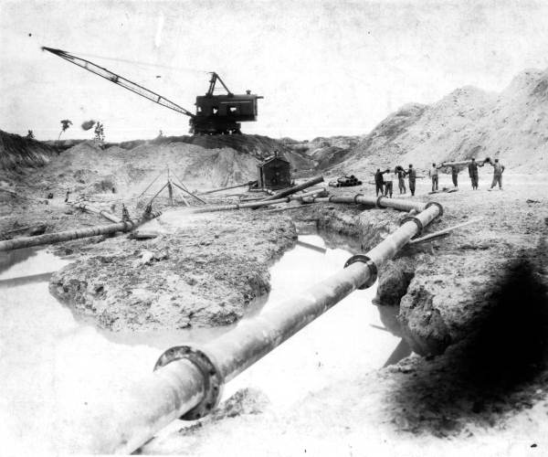 Florida Memory • Dragline and pipeline at a Southern Phosphate ...