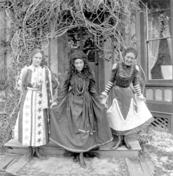 Florida Memory • Women curtseying in front of house at 3120 14th street ...