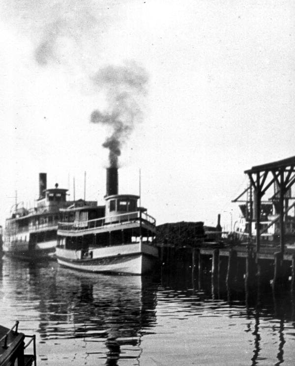 Florida Memory • Steamer "Magnolia" at Laura Street wharf ...