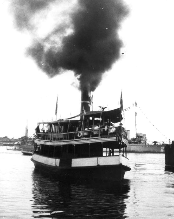 Florida Memory • Steamer "Magnolia" backing out of Laura Street slip en ...