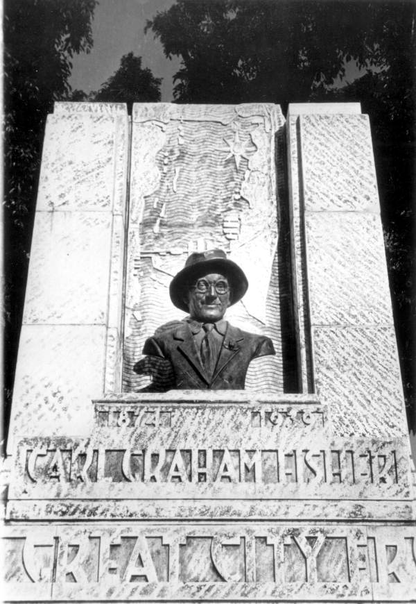 Florida Memory • Carl Graham Fisher monument - Miami Beach, Florida.