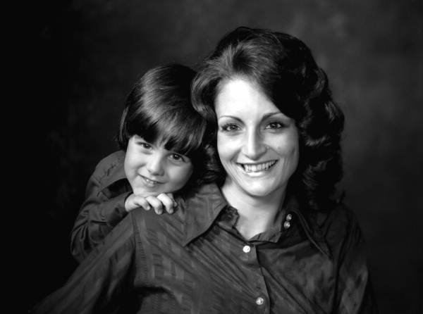Florida Memory • Portrait of Toni Scalera Glover with her 4-year-old ...