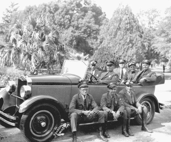Florida Memory • Policemen sitting in and on a car.